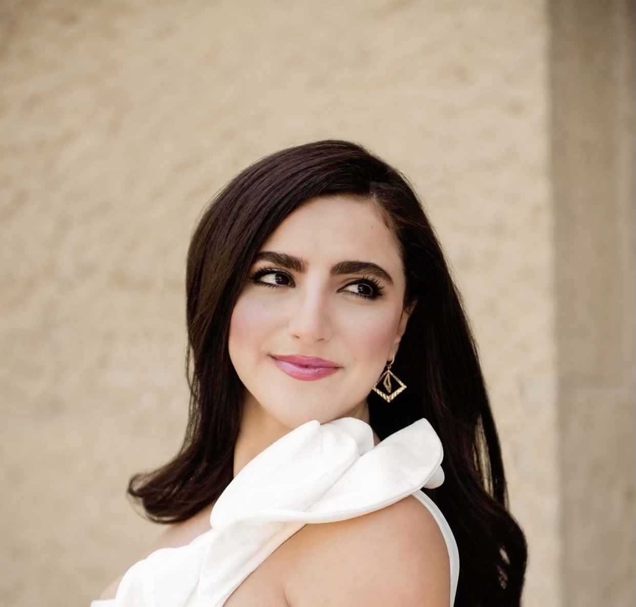 Elmira Momeni LMFT - Center For Psychotherapy and Integrative Health
